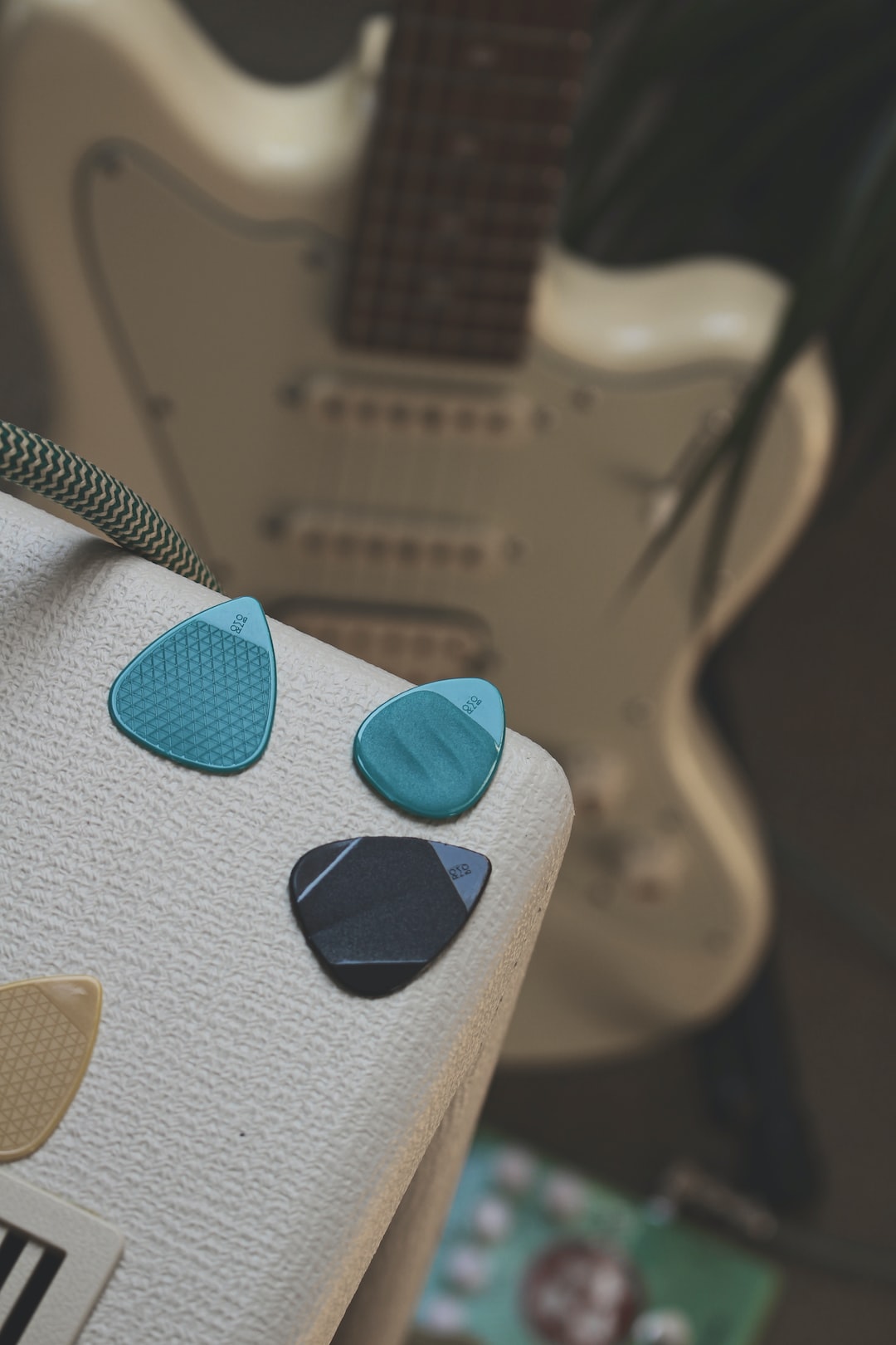10 Unmissable High-End Acoustic Guitars to Elevate Your Music in 2024 🎸 ...